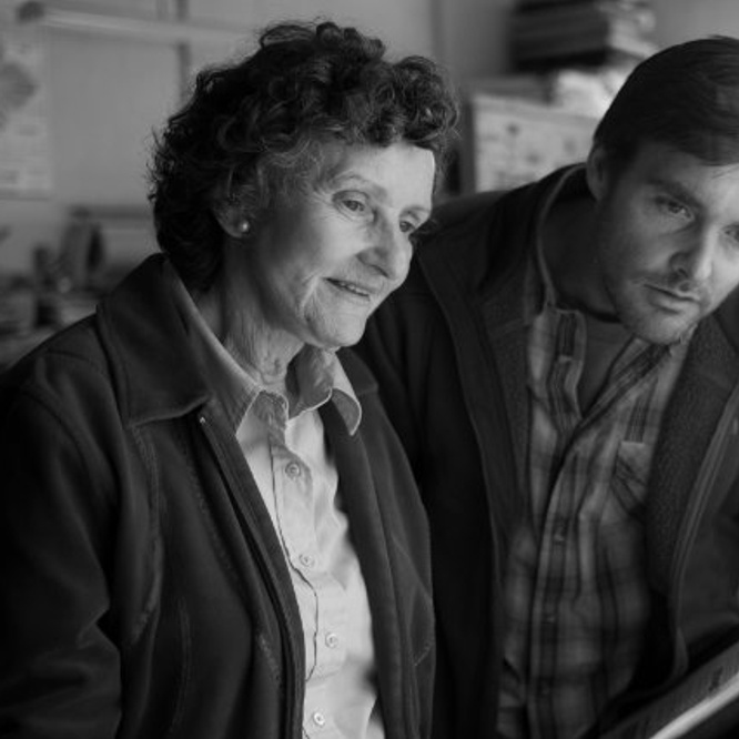 Angela McEwan - Personnalité